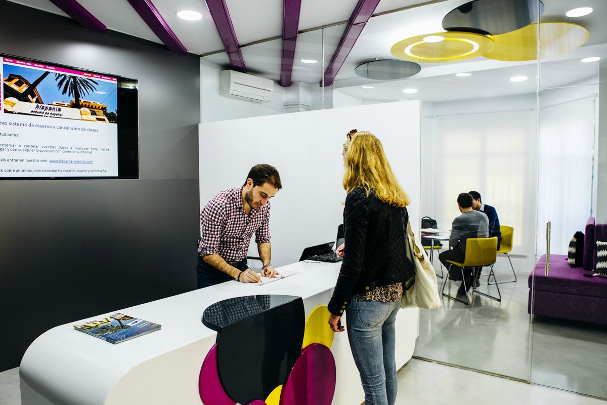 Spanish course in Valencia: the best school, top facilities | LSI